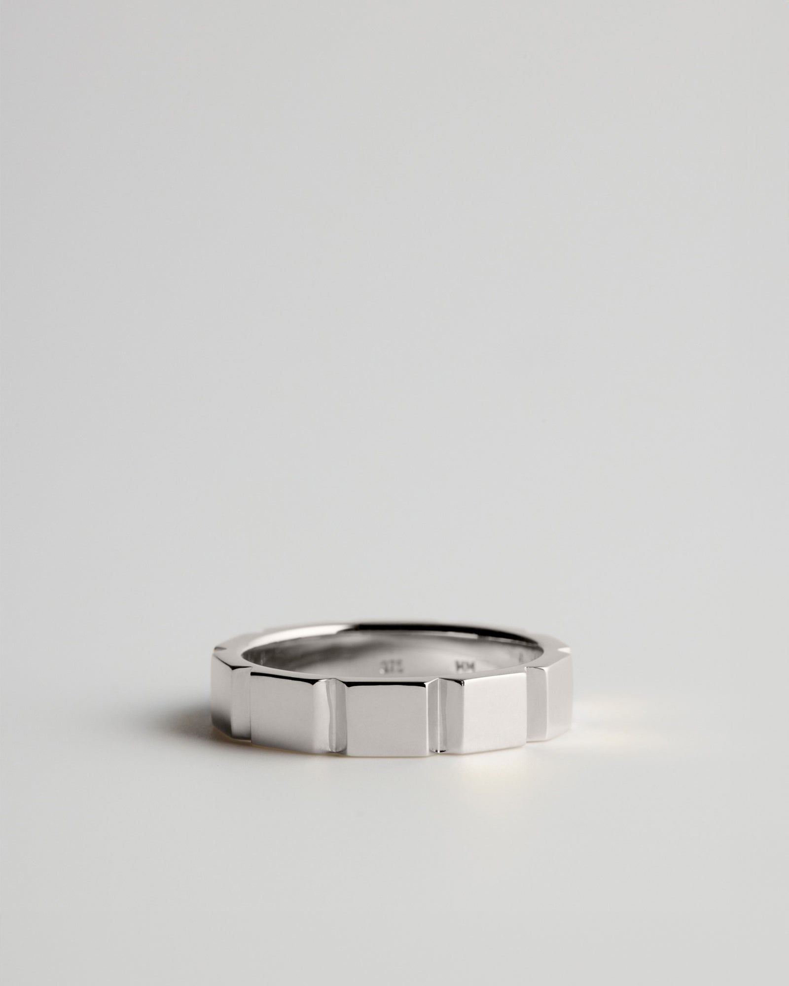Facade Ring – Hamish Munro