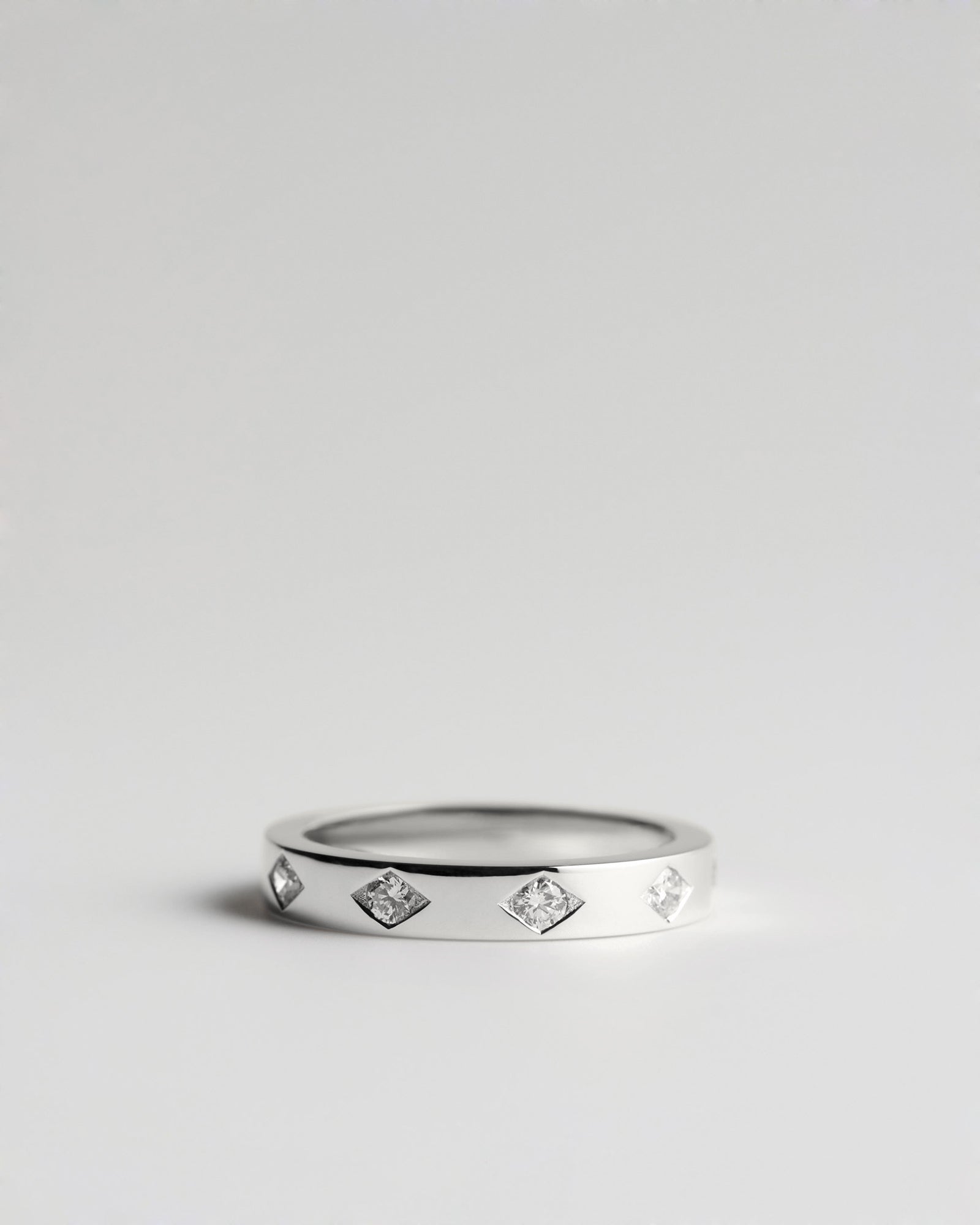 Single Trap Ring - White Diamonds – Hamish Munro