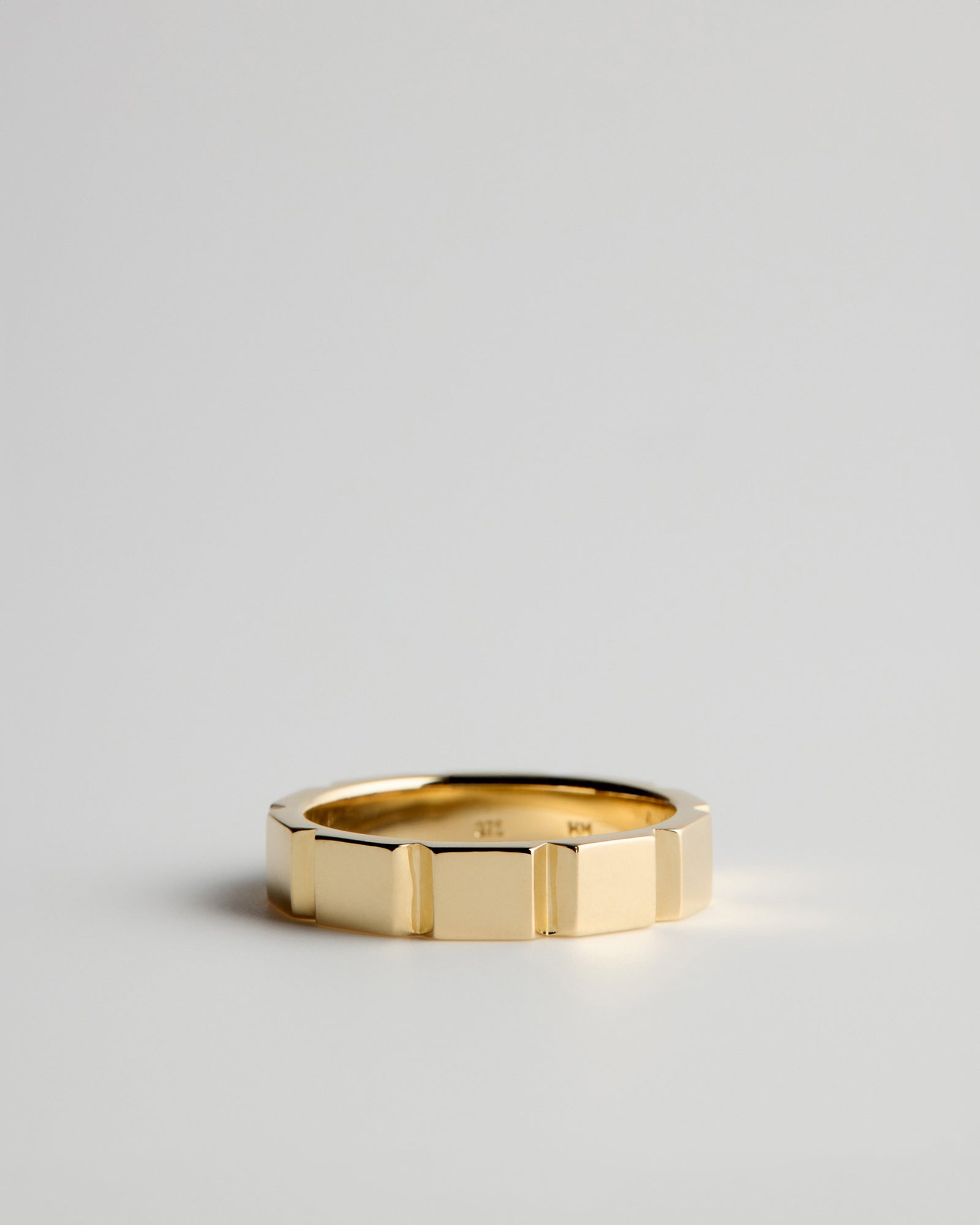 Facade Ring – Hamish Munro