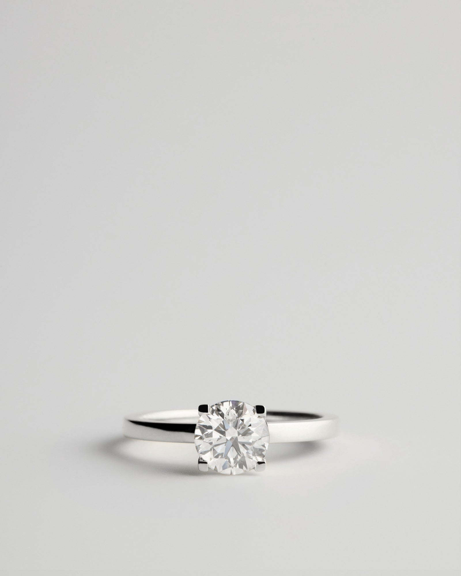 Solitaire - 4 Claw Round - White Diamond – Hamish Munro