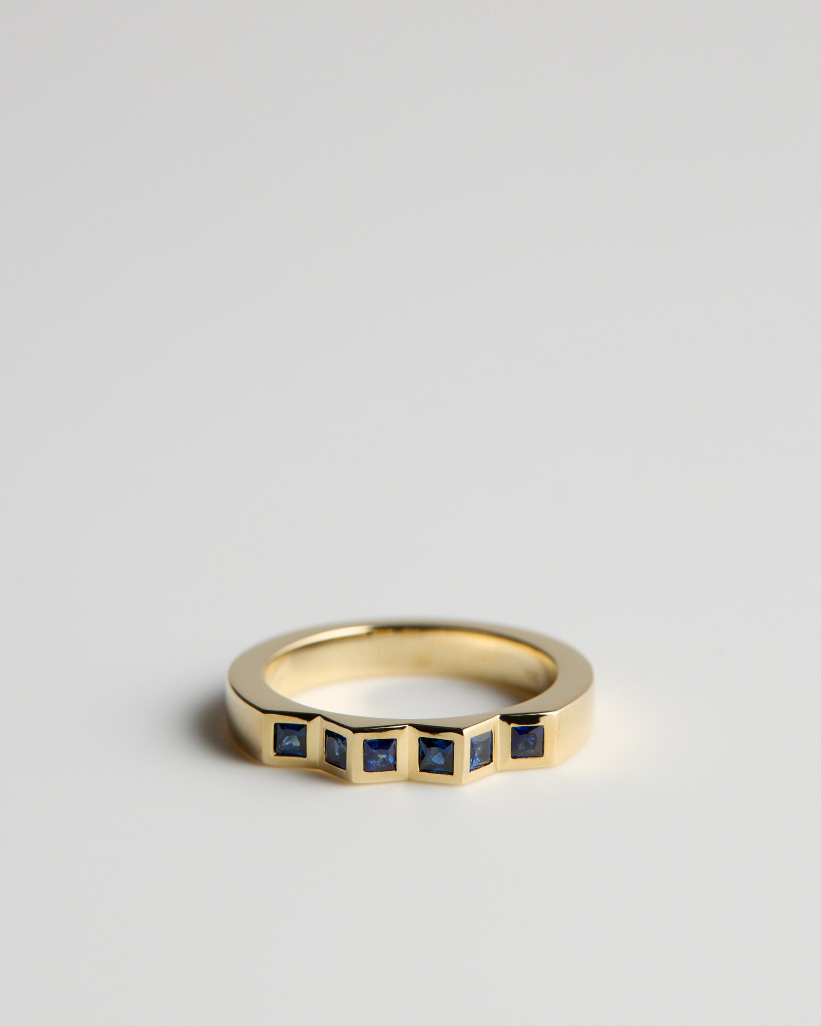 Joan Band 622 - Australian Sapphires – Hamish Munro